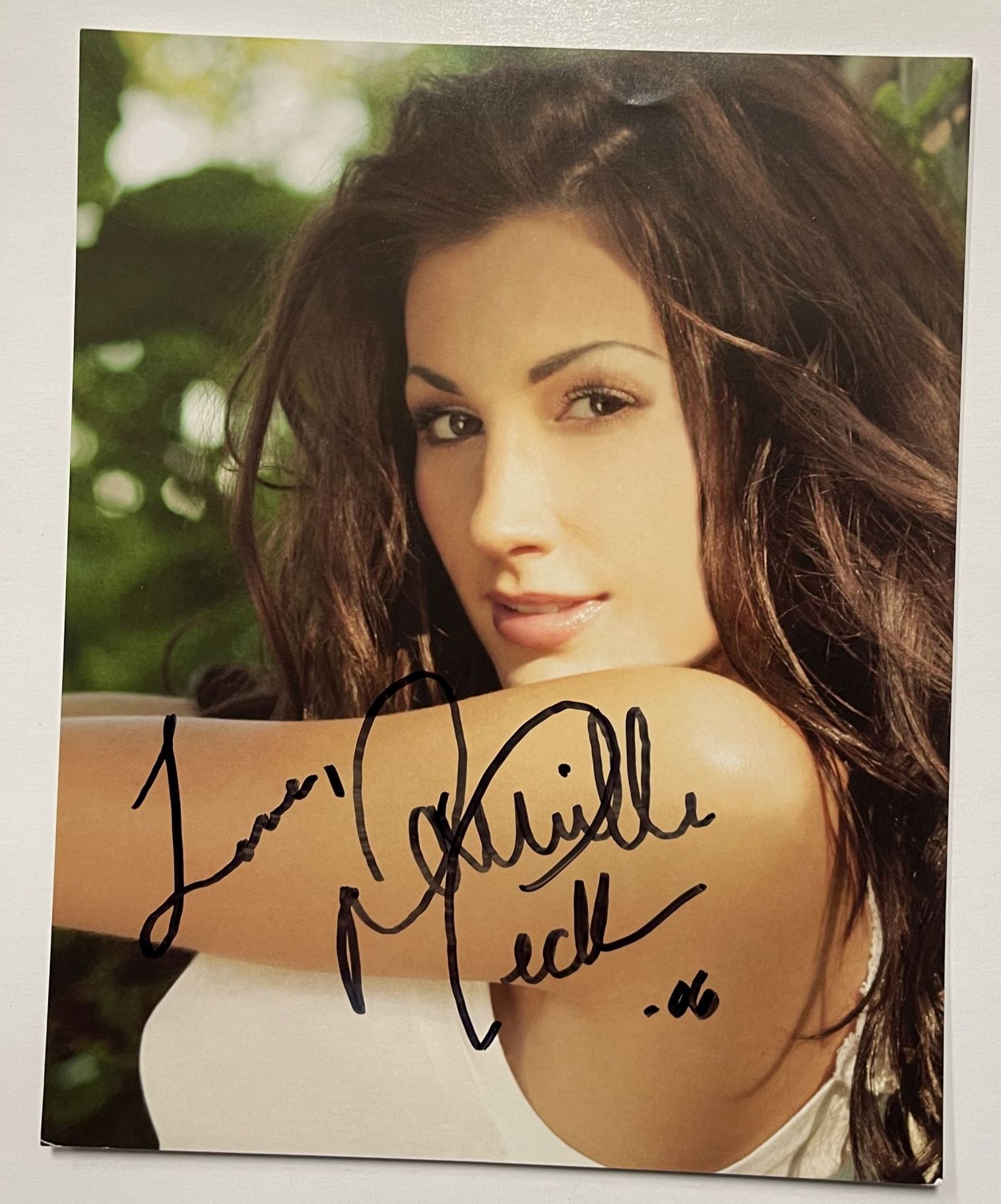 Danielle Peck Autographed Glossy 8x10 Photo | AACS Autographs