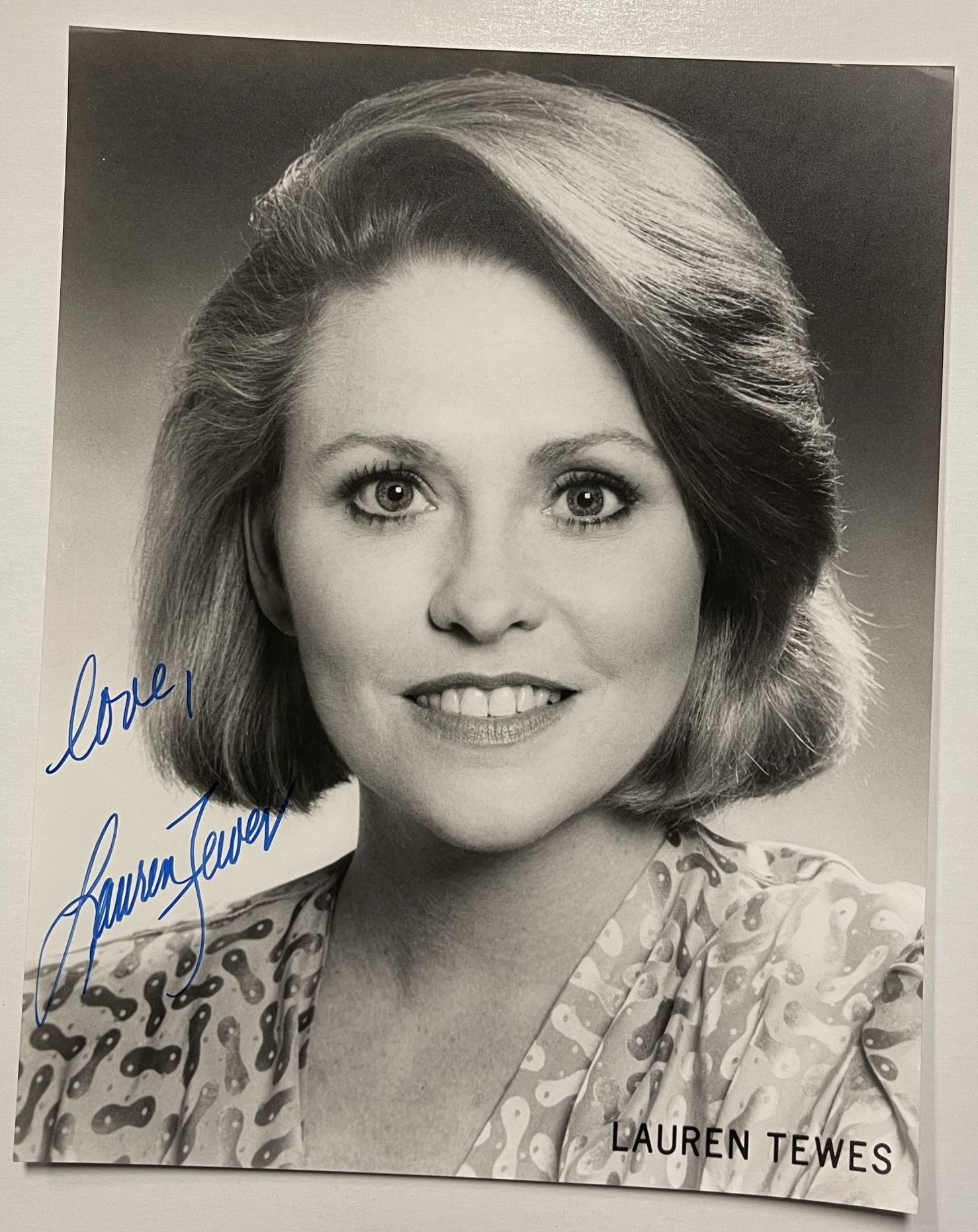 Lauren Tewes Autographed Glossy 8x10 Photo | AACS Autographs